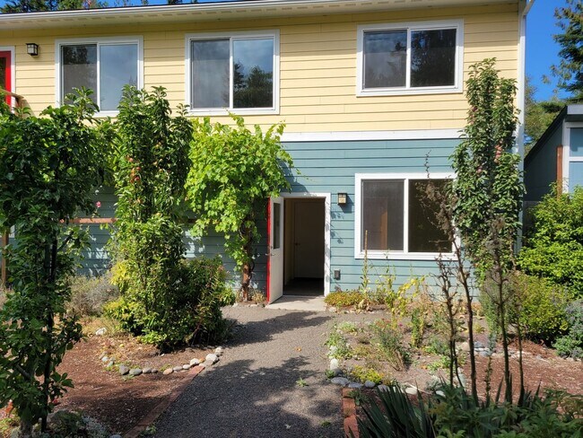 4660 Holcomb Street Duplex - 4660 Holcomb St Port Townsend WA 98368 ...