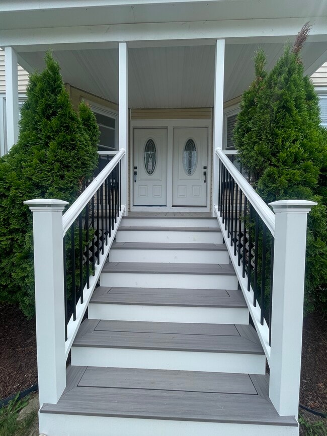 22 Alger Pl - 22 Alger Pl New London CT 06320 | Apartment Finder