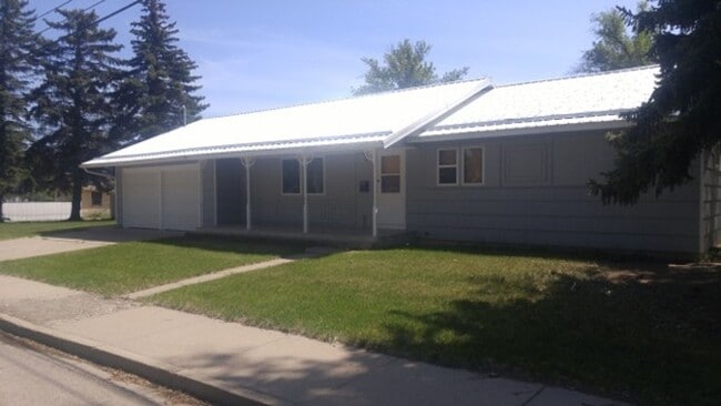3 Bed/ 1 Bath House - 324 5th Ave SW Conrad MT 59425 | Apartment Finder