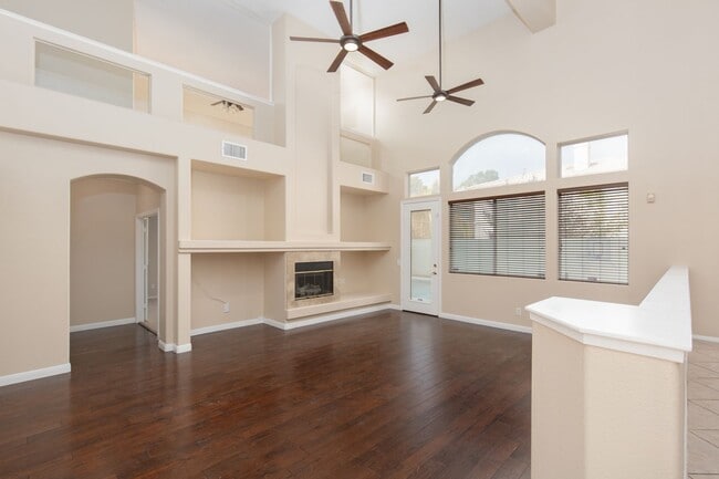 Enormous Silverado Ranch pool home with new paint and carpet - 1932 ...