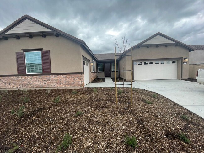 Newly Built 4 Bedroom 4 Bathroom Home for ... - 30675 Pitch Pne Dr ...