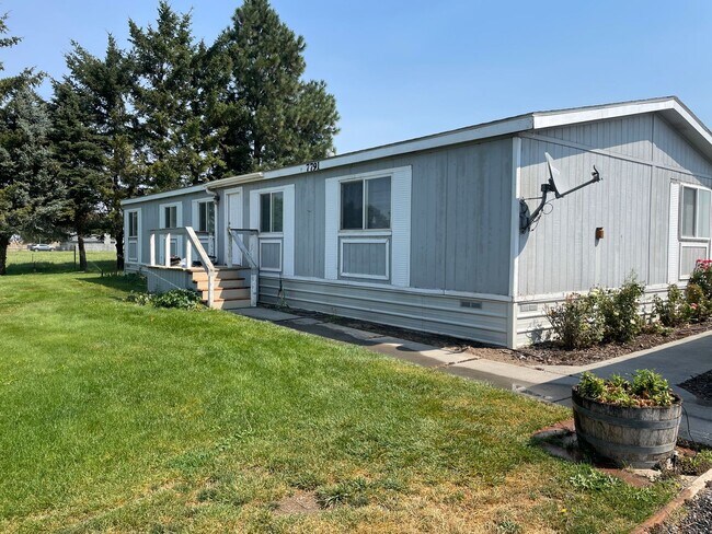 Rental In The Country! PENDING APPLICATION... - 7791 Rd N NE Moses Lake ...