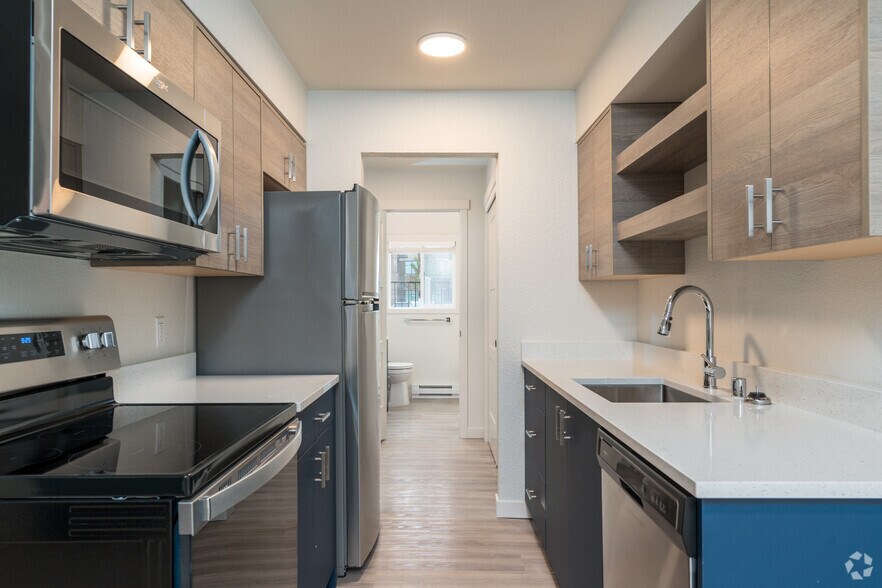 Timber Place by the Lake - Fully Renovated - 1000 W Ironwood Dr Coeur d ...