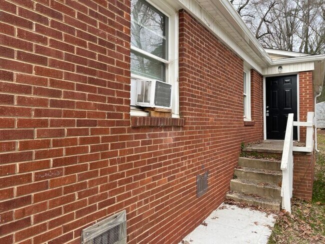 T.R. Lawing Realty Property - 3032 Seymour Dr Charlotte NC 28208 ...