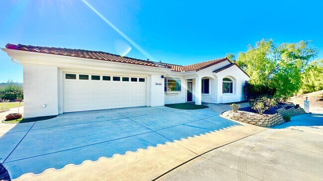 Stunning Custom Built Detached Guest Home ... - 3644 Lancewood Way ...