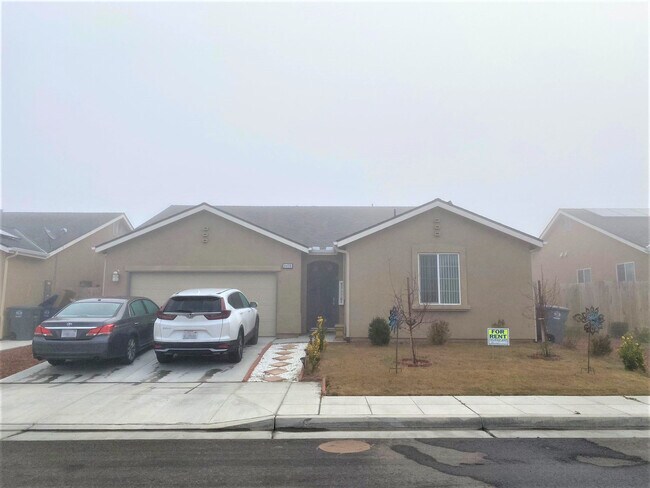 8438 15th St - 8438 15th St Parlier CA 93648 | Apartment Finder