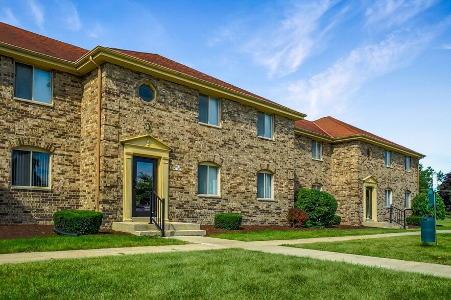 Stone Point Apartments - W180N8526 Town Hall Rd Menomonee Falls WI ...