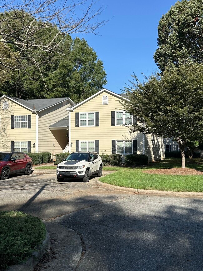 2219 New Garden Rd - 2219 New Garden Rd Greensboro NC 27410 | Apartment ...