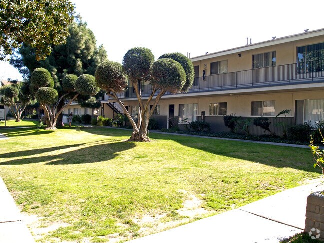 Orangefair Village - 400 W Baker Ave Fullerton CA 92832 | Apartment Finder