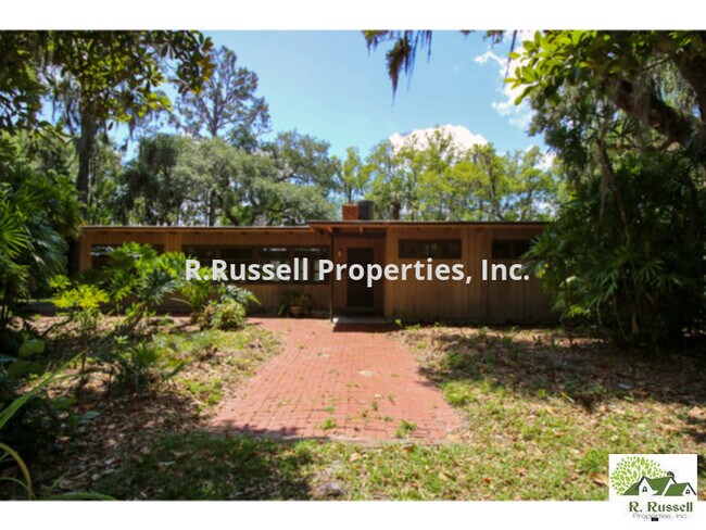 Country living on 2 acres with a lake, doc... - 3410 Whitner Way ...