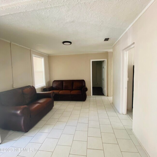 1632 W 11th St - 1632 W 11th St Jacksonville FL 32209 | Apartment Finder