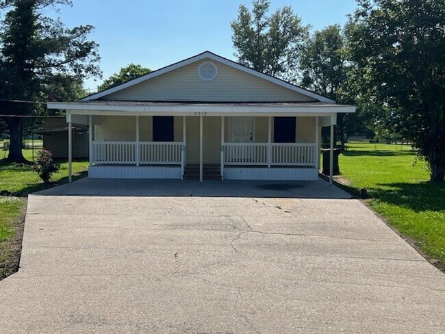 Adorable 2B/2B Home Available - 5918 Perry Ln Lake Charles LA 70605 ...