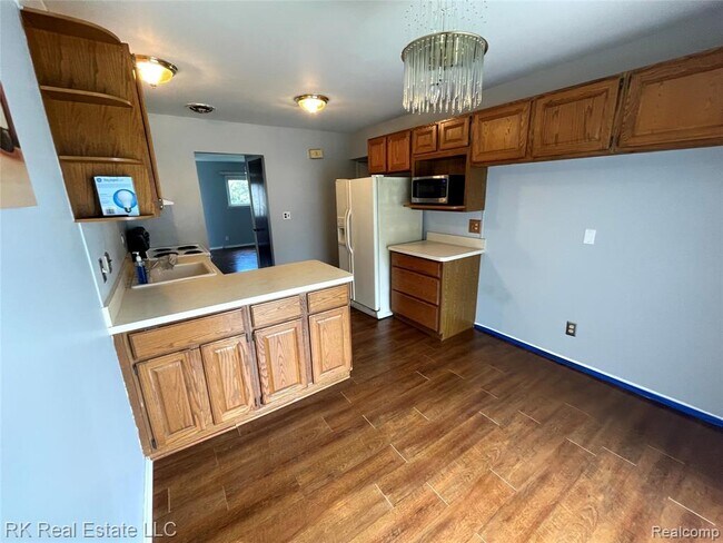 8401 18 Mile Rd - 8401 18 Mile Rd Sterling Heights MI 48313 | Apartment ...