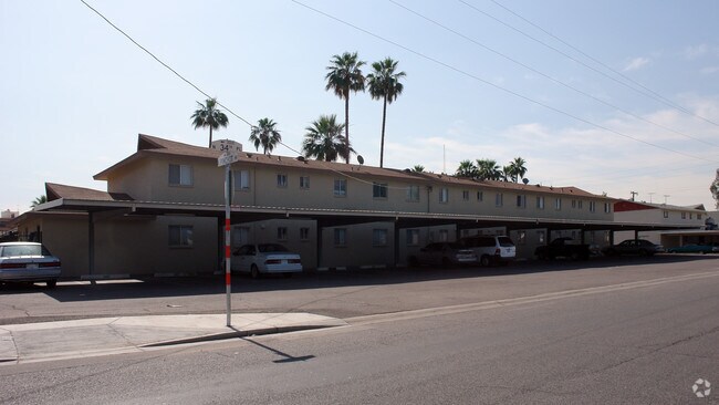 Darwin - 2930 N 35th St Phoenix AZ 85018 | Apartment Finder