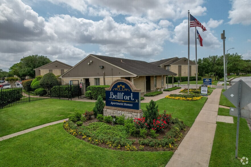 The Bellfort - 7950 Bellfort St Houston TX 77061 | Apartment Finder