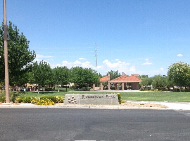 Single Story 2 Bedroom + Den ~ All Applian... - 11047 Evvie Ln Las ...