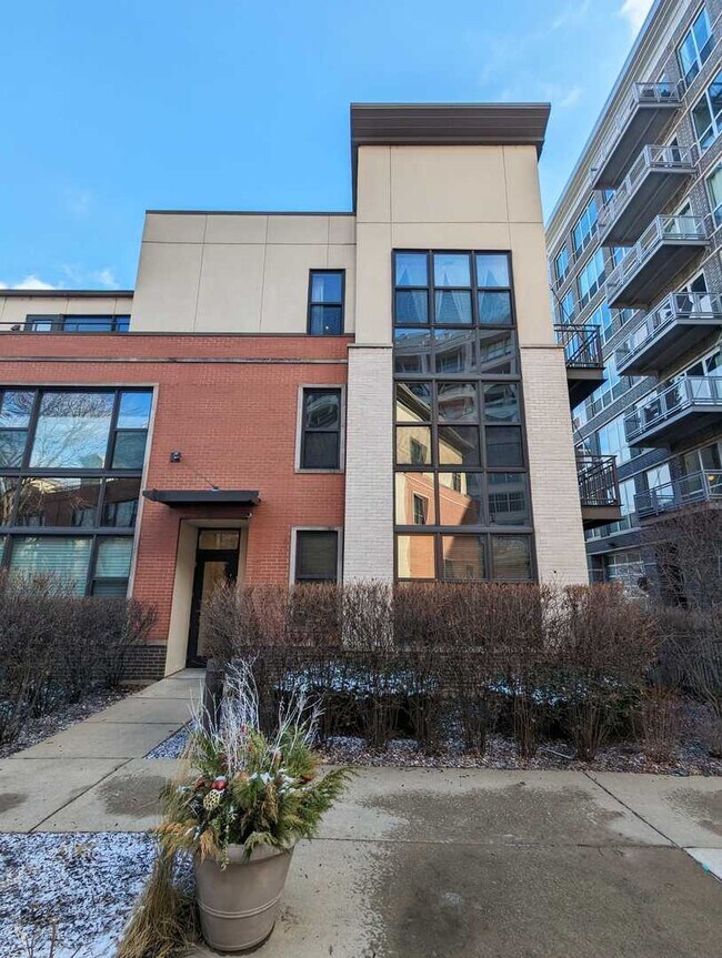 905 N Howe St - 905 N Howe St Chicago IL 60610 | Apartment Finder