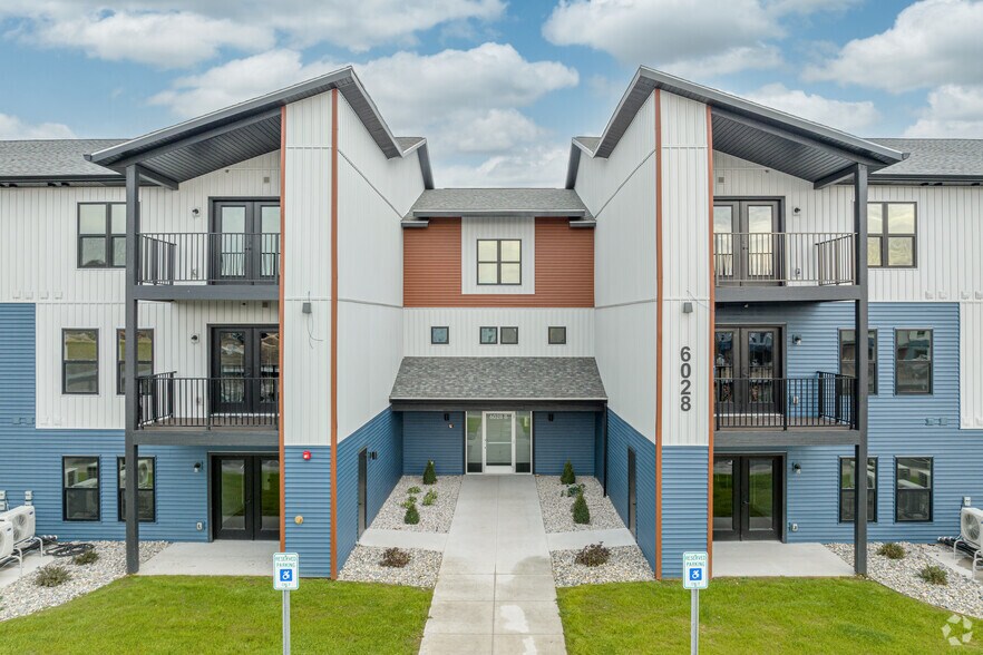 Edge 72 - 6028 Traverse Edge Way Traverse City MI 49684 | Apartment Finder