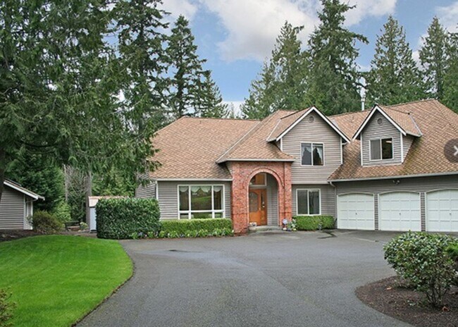 Beautiful bright 4 bed on acre with tons o... - 23010 SE 8th St ...