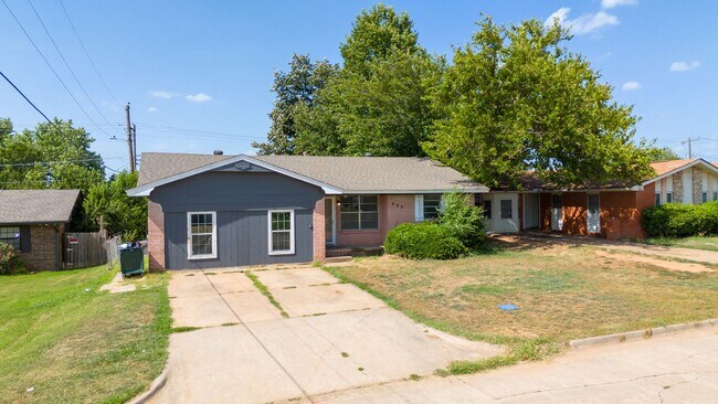 Bright and Spacious 5-Bedroom Home in Midw... - 333 W Michael Dr ...