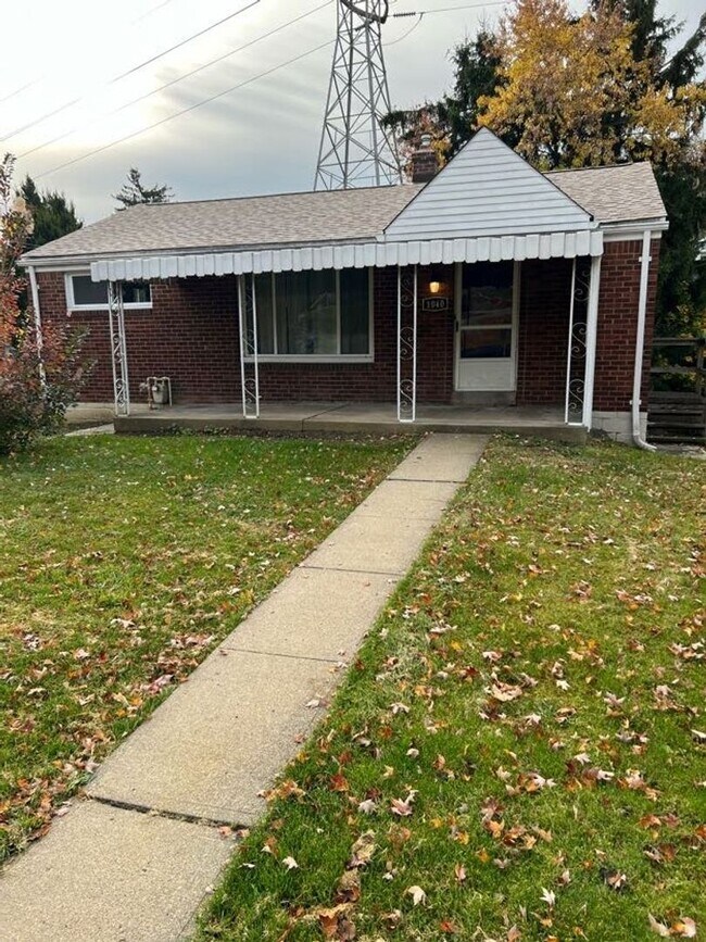 Newly Renovated 3 Bedroom, 2 Bathroom Home... - 1040 Elwell St ...