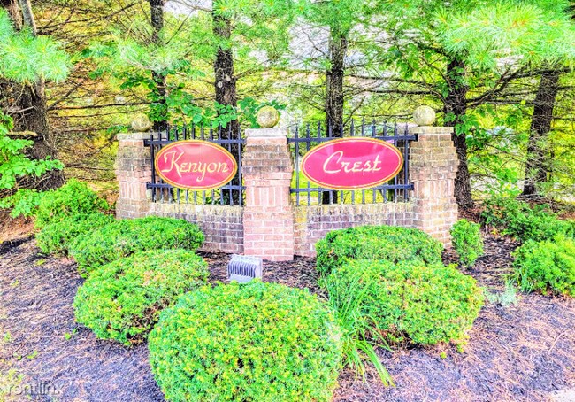 2 br, 1.5 bath Condo - Kenyon Crest Condom... - 2166 Kenyon St ...