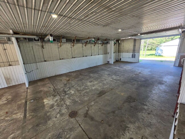24.2 Acres – Industrial Warehouse, Residential Or Office Space, Pole ...