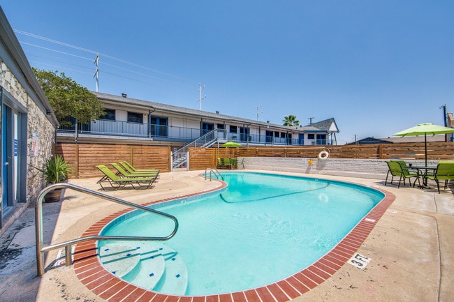 Falcon Ridge Apartments - Universal City, TX | Apartment Finder