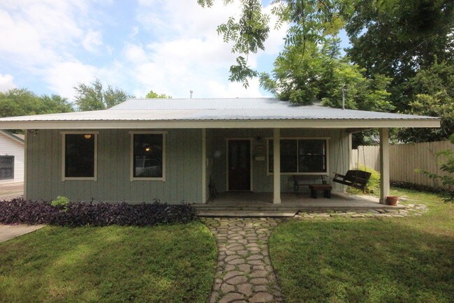 South Austin Hipster Place! - 2715 Stacy Ln Austin TX 78704 | Apartment ...