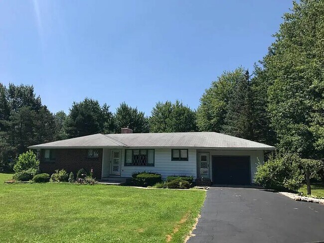 2270 Hopkins Rd - 2270 Hopkins Rd Getzville NY 14068 | Apartment Finder