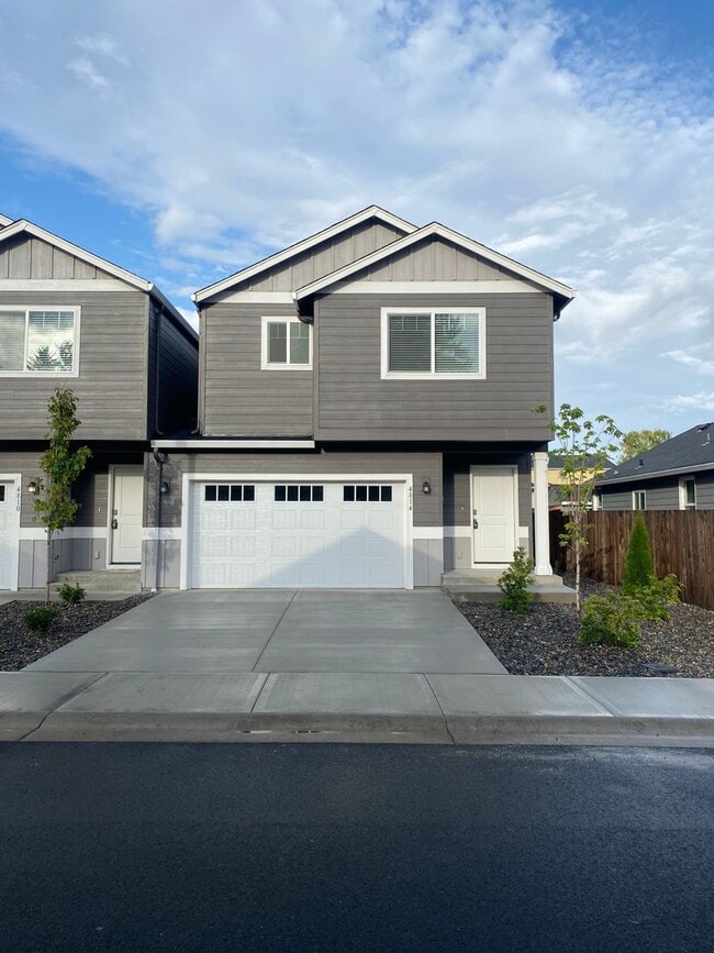 New 3 Bedroom 2.5 Bath End unit Townhome i... - 4814 NE 37th Ct ...