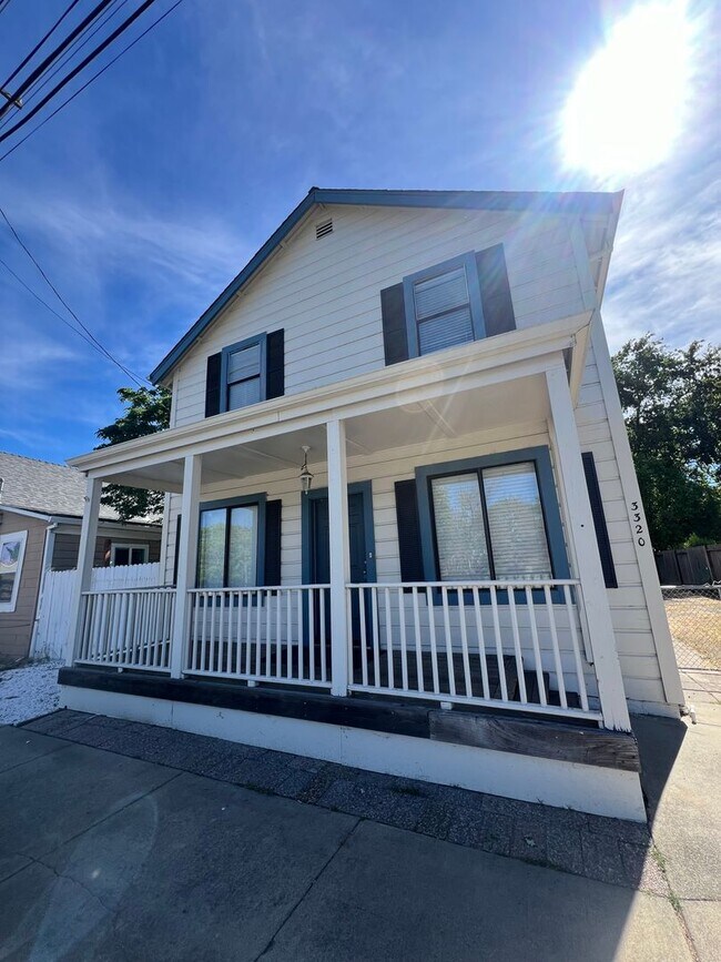 Come check out this Large 3 Bedroom, 1.5 B... - 3320 Fulton Rd Fulton ...