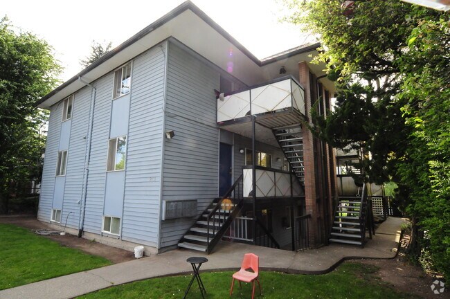 9031 9th Ave SW - 9031 9th Ave SW Seattle WA 98106 | Apartment Finder