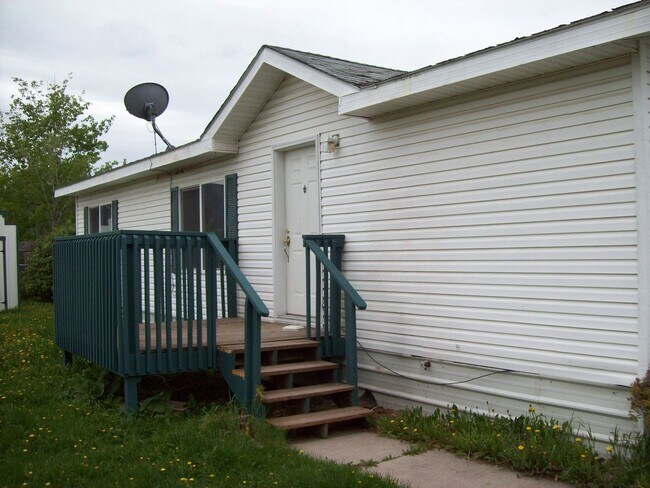 3 br, 2 bath House - 406 1/2 Solberg Drive - 406 1/2 Solberg Dr ...