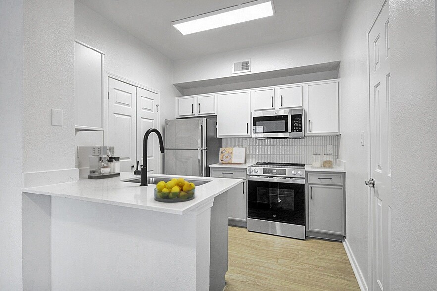 The Collins - 540 Buckingham Rd Richardson TX 75081 | Apartment Finder