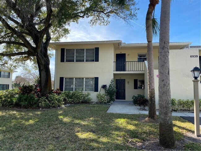 6939 W Country Club Dr N - 6939 W Country Club Dr N Sarasota FL 34243 ...