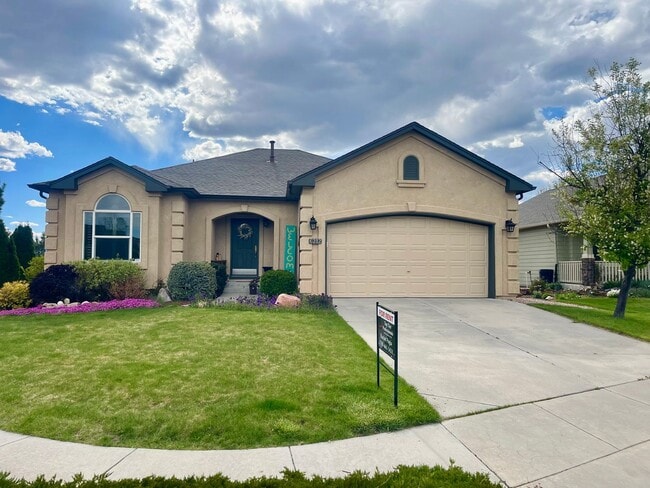 5 Bedroom Rancher with Pikes Peak Views - 6212 Canyon Crest Loop ...