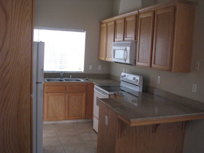 Nees Park Villas - 2670 E Nees Ave Fresno CA 93720 | Apartment Finder