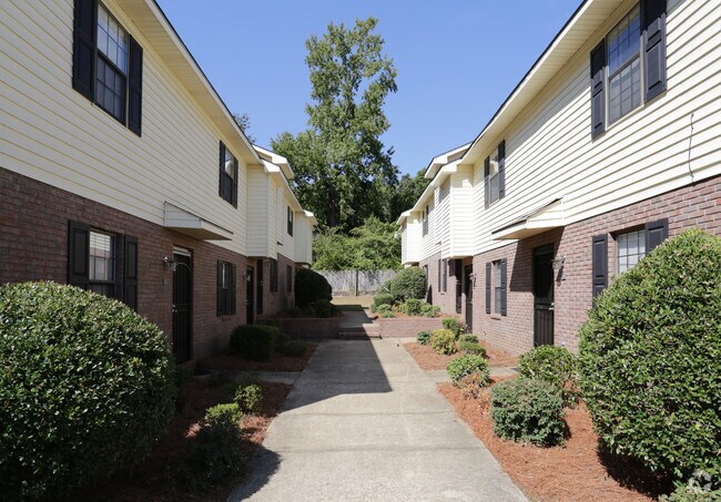 St Elmo Apartment Homes - 2215-2221 17th Ave Columbus GA 31901 ...