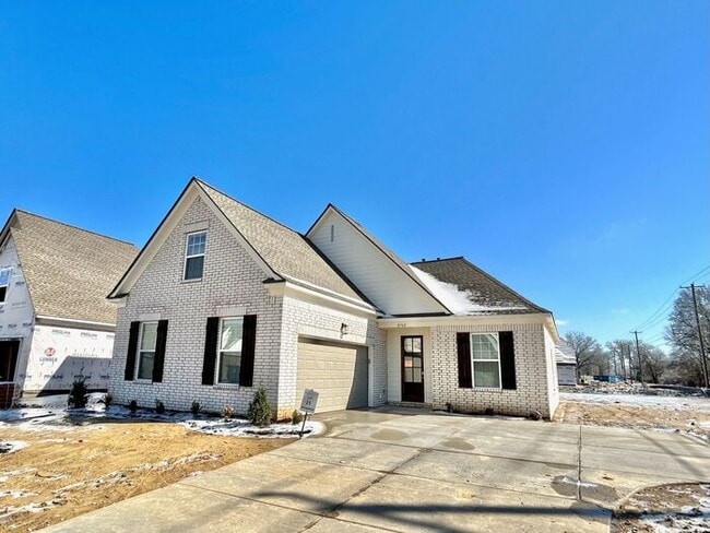 Prime Lot Location. Now Leasing a brand ne... - 8742 Windstone Estate ...