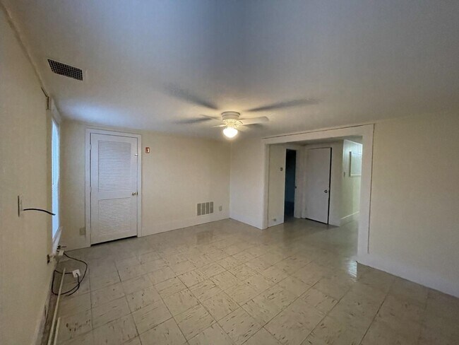 14 Oak St - 14 Oak St Laconia NH 03246 | Apartment Finder