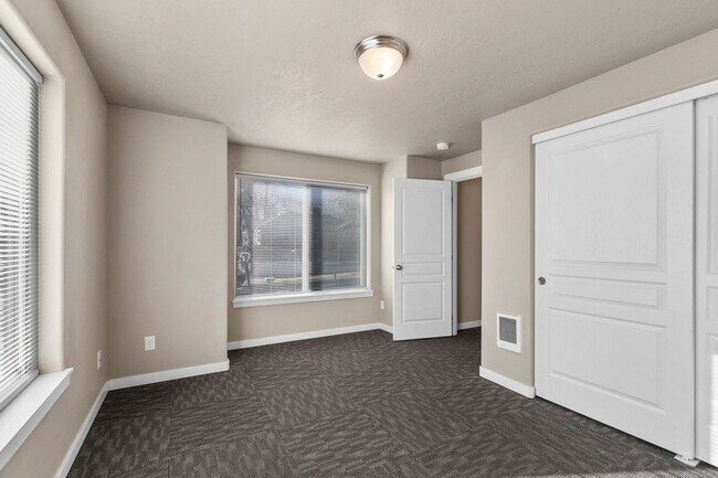 PH-0000 | 728 NW Newport - 728 NW Newport Ave Bend OR 97703 | Apartment ...