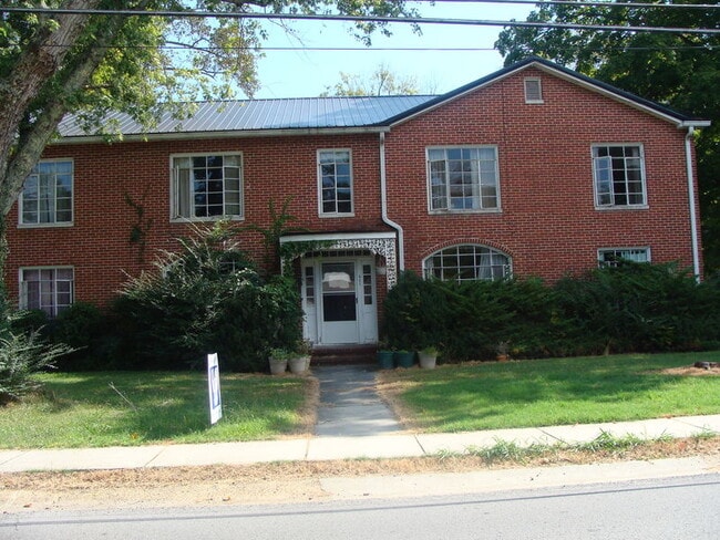 621 N Dixie Ave - 621 N Dixie Ave Cookeville TN 38501 | Apartment Finder
