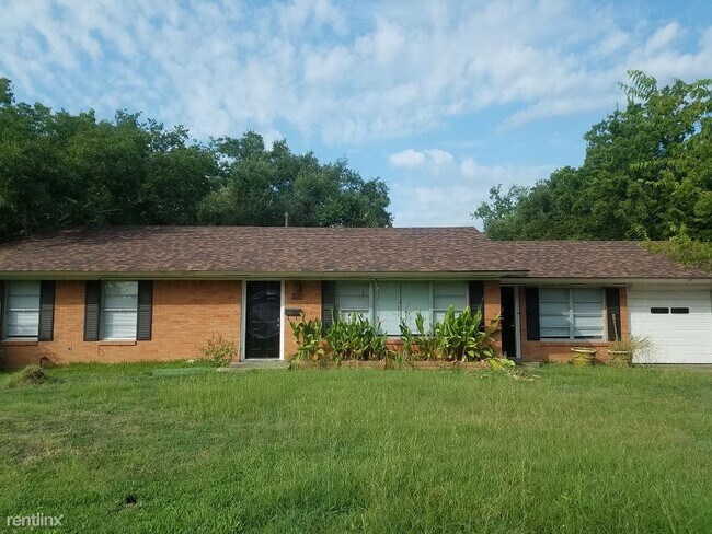 3 br, 1.5 bath House - 1010 S Dexter Dr 10... - 1010 Dexter Dr S ...