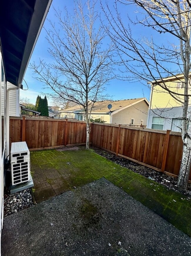 2 bedroom 2 bathroom Townhouse with Garage - 24016 SE 282nd St Maple ...