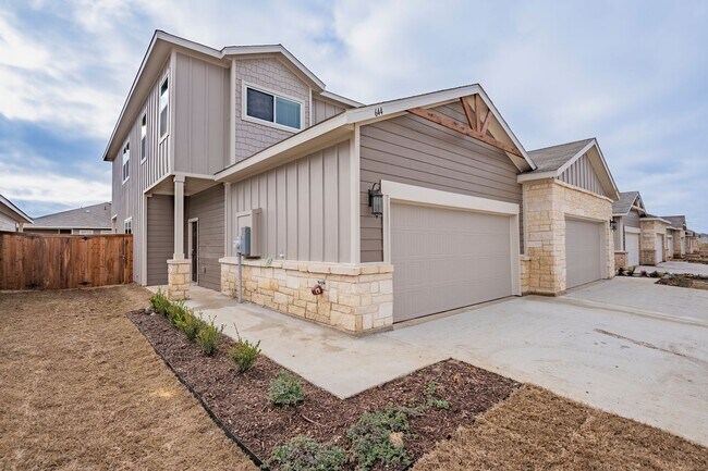 AVAILABLE NOW! GORGEOUS 4 BEDROOM DUPLEX L... - 644 Wheatfield Dr Venus ...