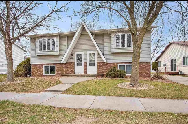2821 S Wheatfield Dr - 2821 S Wheatfield Dr Appleton WI 54915 ...