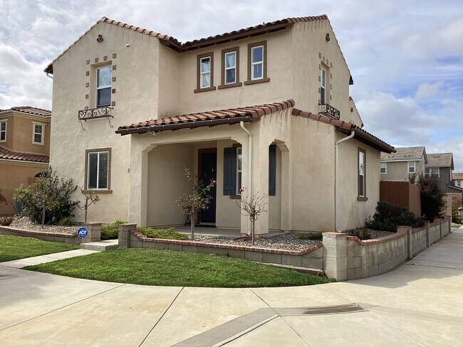 Beautiful Large Newer Two Story Home in Ha... - 1903 Erminia Way Santa ...