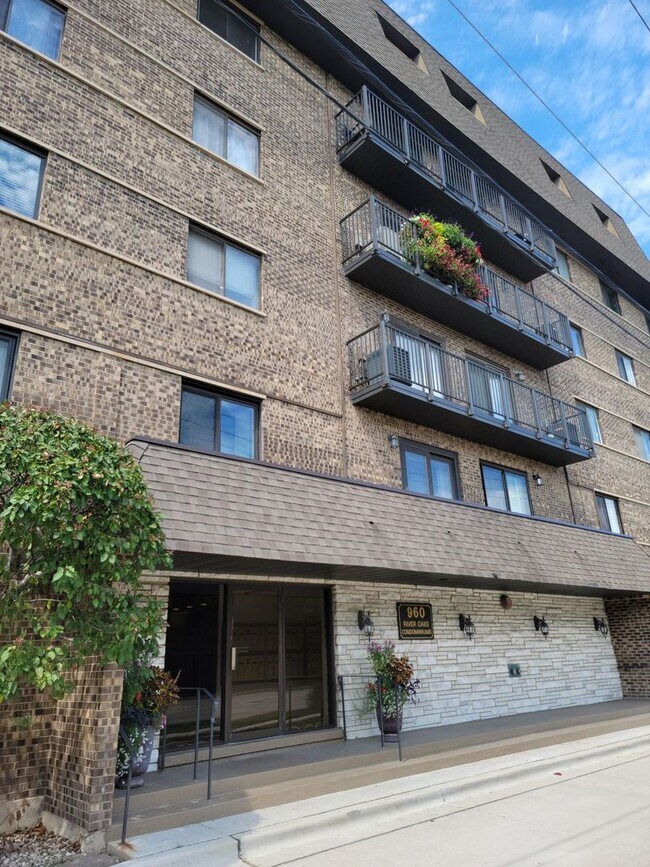 960 S Des Plaines River Rd - 960 S Des Plaines River Rd Des Plaines IL ...