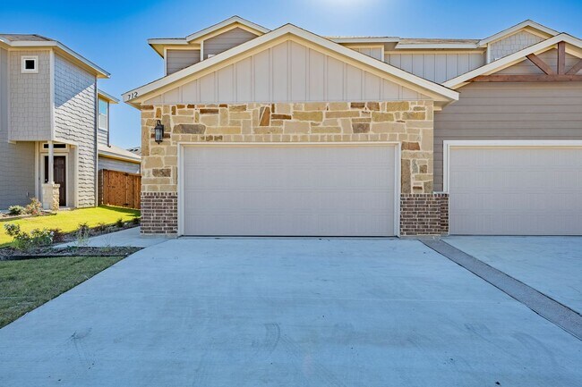 AVAILABLE NOW! GORGEOUS 4 BEDROOM DUPLEX L... - 712 Wheatfield Dr Venus ...